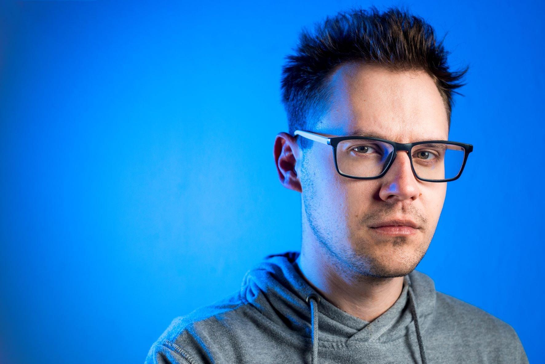 Guarding Your Eyes: The Benefits of Anti-Blue Light Glasses – MRSLM